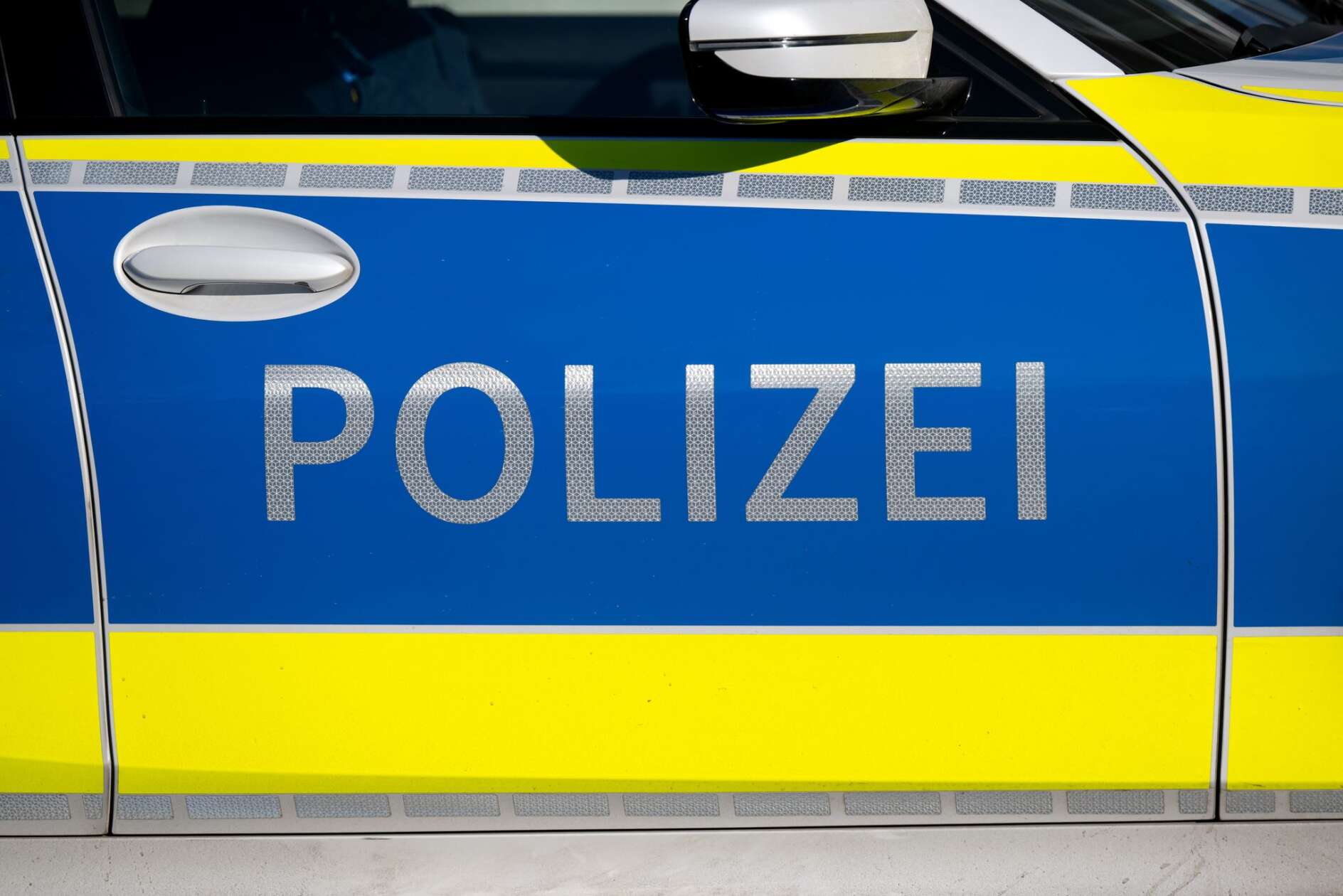 Mann soll zwei Menschen mit Messer verletzt haben