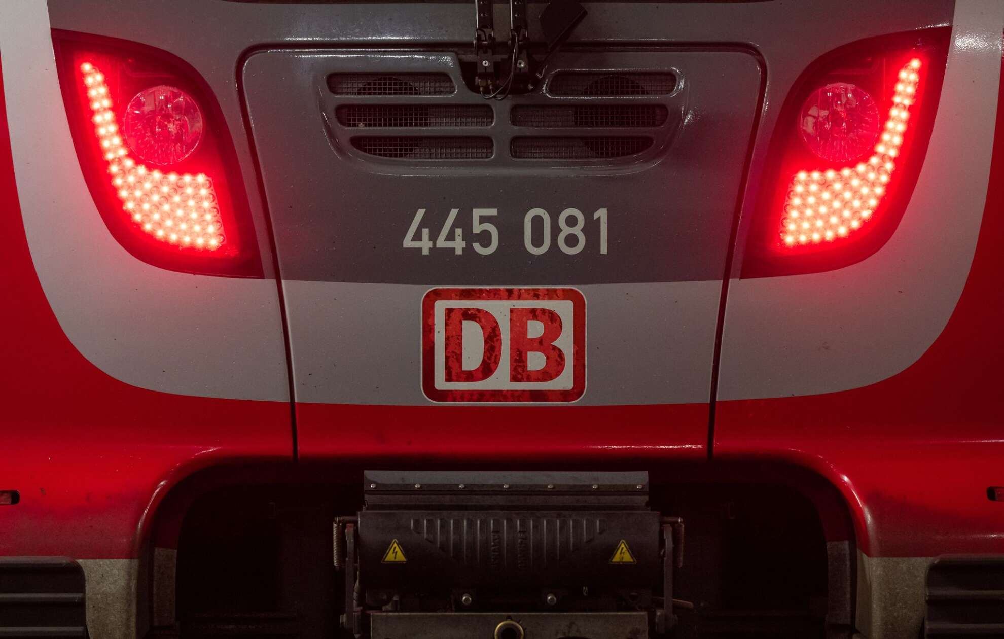 Bahn-Arbeiter wird von Zug erfasst und stirbt | ANTENNE BAYERN