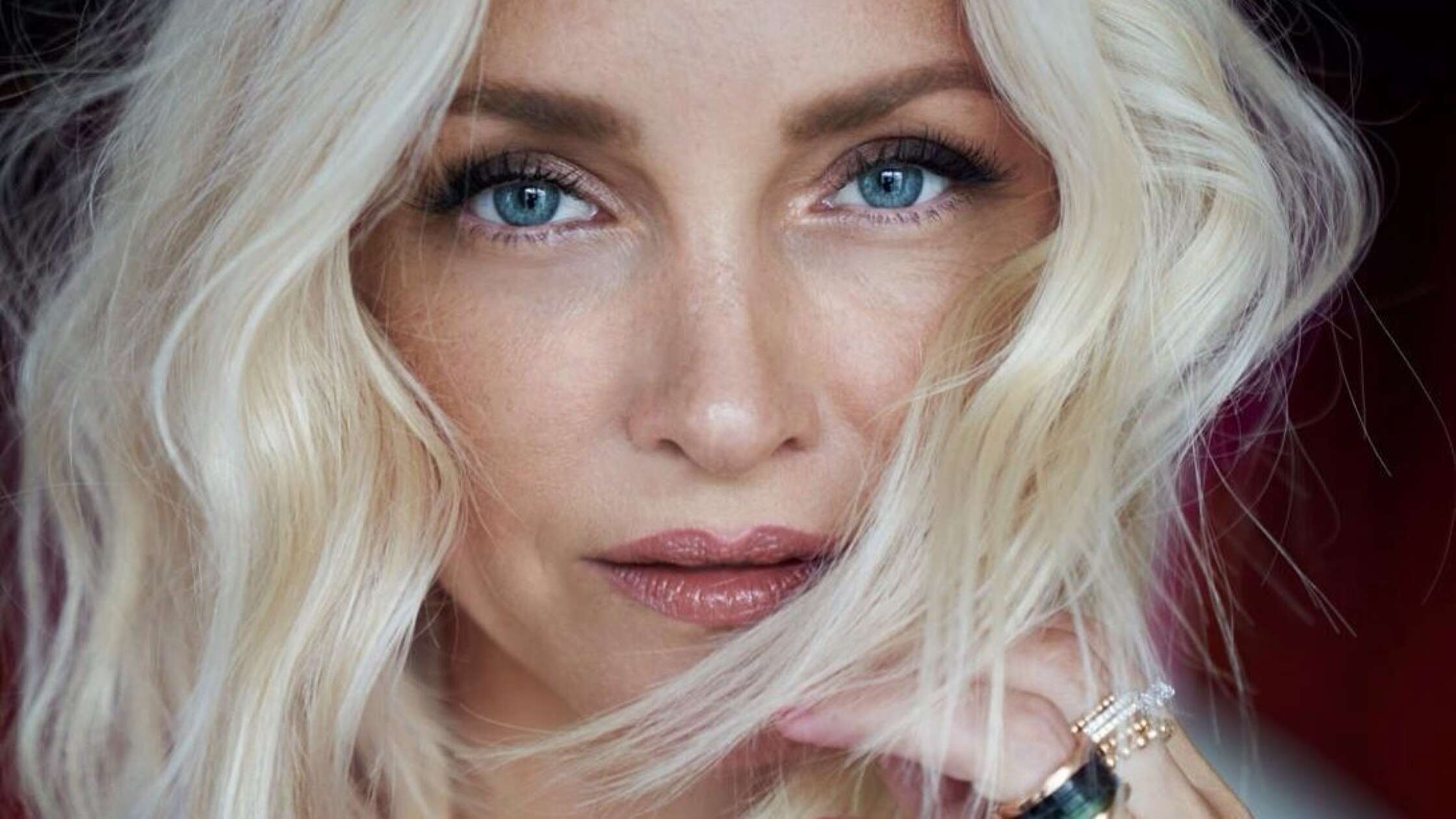 Fernsehmoderatorin Janin Ullmann im Sonntagsfrühstück