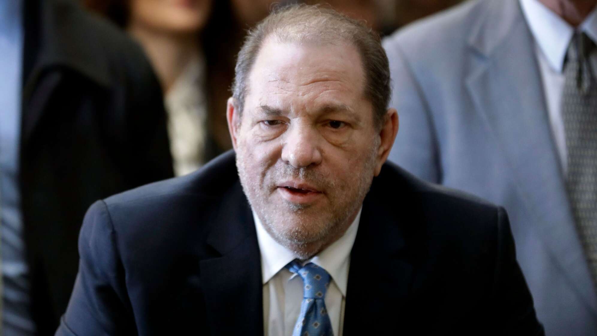 Gericht hebt historisches Urteil gegen Harvey Weinstein auf Gericht hebt historisches Urteil gegen Harvey Weinstein auf