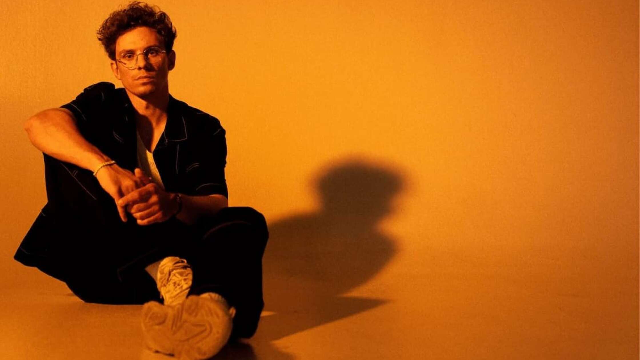 Singer-Songwriter KAMRAD im Sonntagsfrühstück