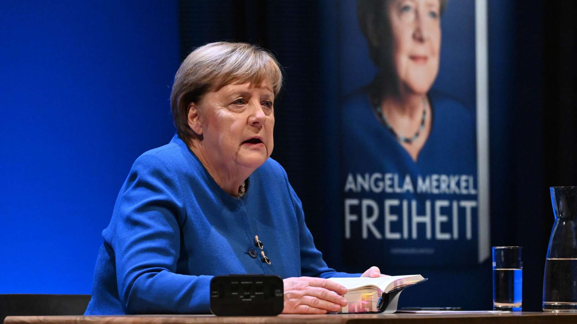 Merkels «Freiheit» bislang erfolgreichstes Buch des Jahres | ANTENNE BAYERN